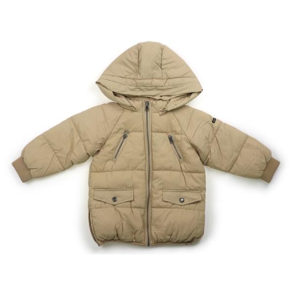 ブランド：petit main(プティマイン)カテゴリー：コート・ジャンパーサイズ：100サイズ色：ベージュ状態：★★記名：なしジャンル：Girlナイロン・ポリエステル素材。フードの取り外しが可能です。リブとパイピングに毛玉感あり。袖広範囲...