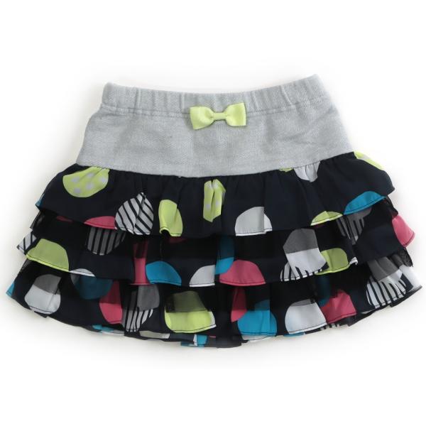 ブランド：troislapins(トロワラパン)カテゴリー：スカートサイズ：110サイズ色：グレー・サークル状態：★★★記名：なしジャンル：Girl本体は薄いトレーナー地で、柄部分はポリエステル素材で、ブラック色のチュールフリルあり。トレー...