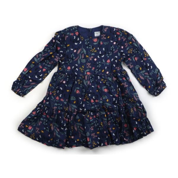 ブランド：Polarn O. Pyret(ポーラーン・オ・ピレット)カテゴリー：ワンピースサイズ：110サイズ色：ネイビー・花柄状態：★★★記名：なしジャンル：Girl後ろボタン開き。ビスコース素材。裏地付き。シワ感ありますが、まだまだお使...