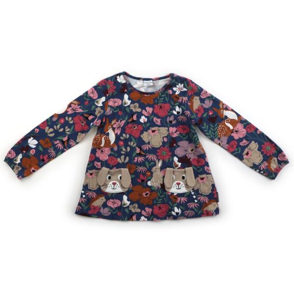 ブランド：Polarn O. Pyret(ポーラーン・オ・ピレット)カテゴリー：Tシャツ・カットソーサイズ：110サイズ色：紺、総柄状態：★★★★記名：なしジャンル：Girl実際のサイズ表記は110/4-5ｙです。カットソーです。目立った汚...