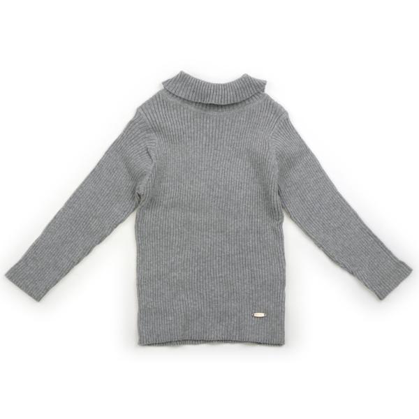 ブランド：petit main(プティマイン)カテゴリー：ニット・セーターサイズ：110サイズ色：霜降りグレー状態：★★（返品不可）記名：なしジャンル：Girl左袖に茶色い汚れが2つあります。やや全体的に洗いざらし感あり。