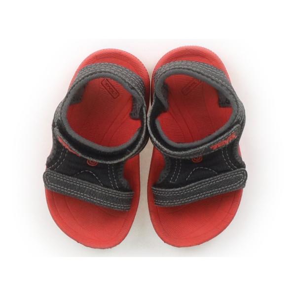 ブランド：Teva(テバ)カテゴリー：サンダルサイズ：靴13cm〜色：レッド・ブラック状態：★★★記名：なしジャンル：Boy実際のサイズ表記は13cm。マジックテープ留め。靴底に黒ずみがあります。全体的に使用感がありますが、特に目立つ汚れは...