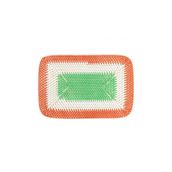 自然素材のラタンとプラスチックで作ったカラフルで温もりのあるプレイスマットです。可愛いカラーリングでテーブルを楽しくしてくれます。写真や小物、置物を飾るのもおすすめです。