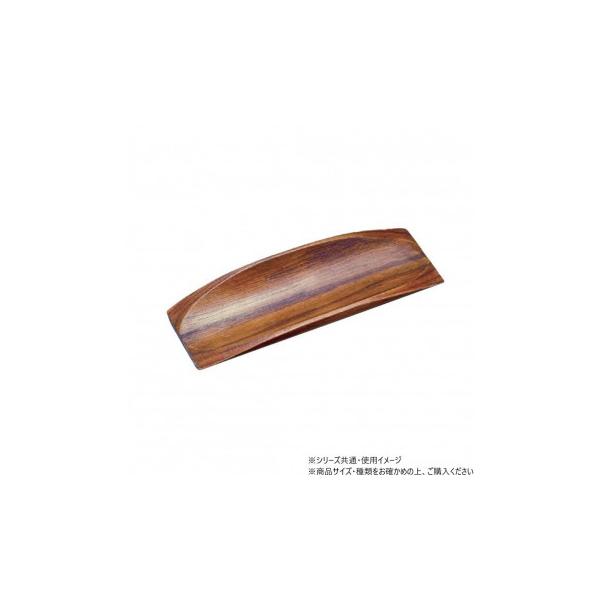 少しオレンジがかった、鮮やかな茶色が美しい小物になっております。