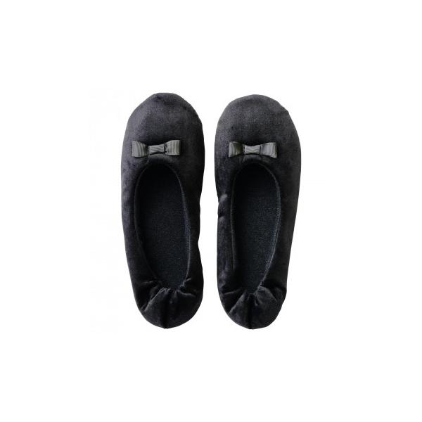 学校行事やお出かけ先、オフィスシーンはもちろん、旅先でも重宝する携帯スリッパです。巾着、スリッパともに洗濯機で丸洗いできます。