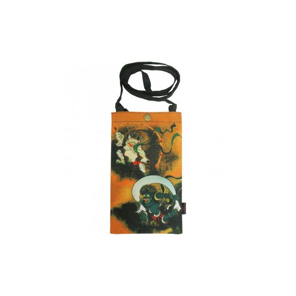 ショルダー紐は取り外し出来て、スマホを入れて上部の金属ボタンで留めることができます。ゆったりサイズの本体なので、大きめのスマホを入れることができます。