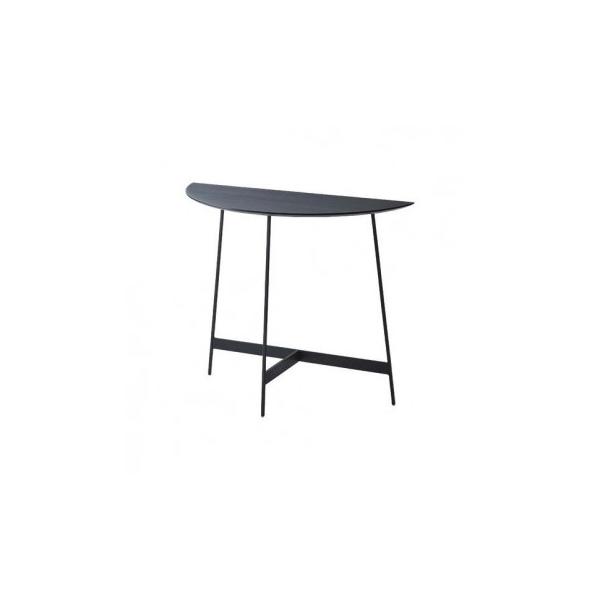 シンプルかつスタイリッシュなデザインのコンソール 「美しい木目×アイアンレッグ」異素材の組み合わせが上品な印象を与えるコンソール。美しいシンメトリーのフォルムで、天板が半円なので様々な場面で活躍します。シンプルながらお部屋にアクセントを加え...