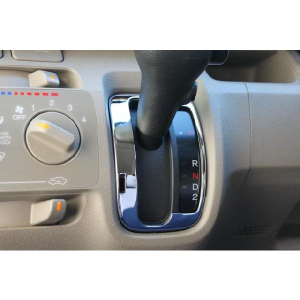 車名　ライフ（前期）<br>型式　JC1,2<br>年式　H20年11月〜H22年10月<br>取付は付属の両面テープにて簡単取付タイプです。<br><br>在庫は豊富ですが、万一...