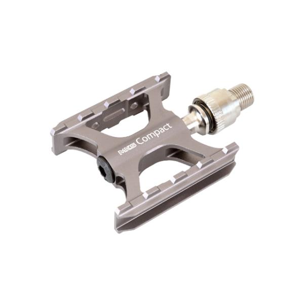 ・CNC機械加工＆押し出しアルミワンピースボディで輪行に最適な軽量小型モデル・簡単脱着機構Ezyシステムにより工具なしで簡単容易に脱着が可能・街乗りに最適な両面踏みタイプ・高い回転性能のシールドベアリング採用●素材： アルミニウム●踏み面：...