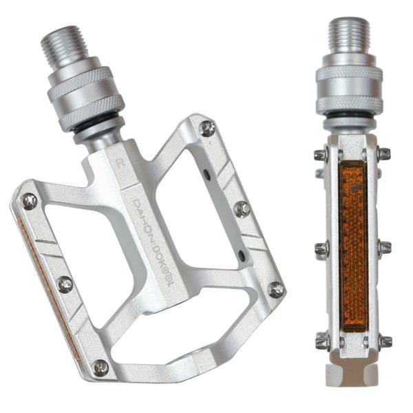 ワンタッチ脱着で持ち運び＆盗難対策に工具不要で簡単に着脱可能。輪行や車載、自宅保管の際にも便利な脱着式ペダルです。トリプルベアリング構造で滑らかな回転内部に3つの高精度ベアリングを内蔵し、ペダルの回転が非常に滑らか。長距離走行でも疲れにくく...