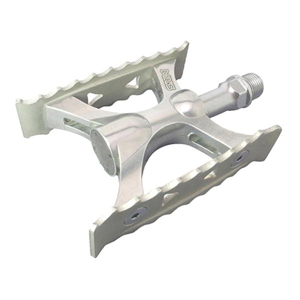 ・スタイリッシュで高級感あるツーリングペダル・全面研磨仕上げアルミボディ＆プレート・力の伝達効率が良いスーパーロープロファイルデザイン・防水＆防塵のシールドメカニズム仕様・トゥクリップとトゥストラップの装着が可能（フィットアダプター付き）・...