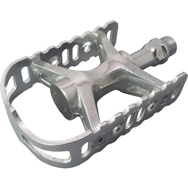 ・高性能ペダル「PROMENADE」の側板をU字型に刷新し、踏み面をさらにアップ・広い踏み面と両面踏みによる安定感で街乗りなどに最適・U字型の側板が、万が一の転倒時にペダル本体への衝撃を軽減・側板の取り替えが可能●ボディ： アルミニウム●側...