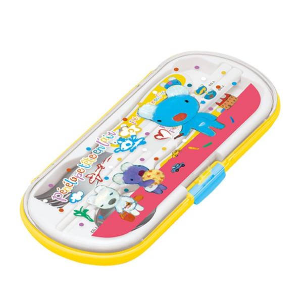 〔ペネロペ☆Penelope tete en l'air〕 絵本でお馴染みのぺネロぺからトリオセットが登場です！お箸とスプーンとフォークがかわいいケースに入ったセットだよ♪ 食洗機OK♪ 安心の日本製です♪ お弁当や給食の時に大活躍☆新入園...