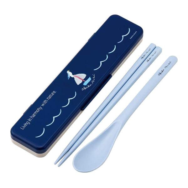 ［商品仕様］シリコンクッションが付いているので、持ち運びの際に カチャカチャ音が鳴りにくい食洗機対応コンビセット！使いやすい18cmのお箸とスプーンのセットです。【サイズ】ケース：約188mm×47mm×18mm箸：約18cmスプーン：約1...