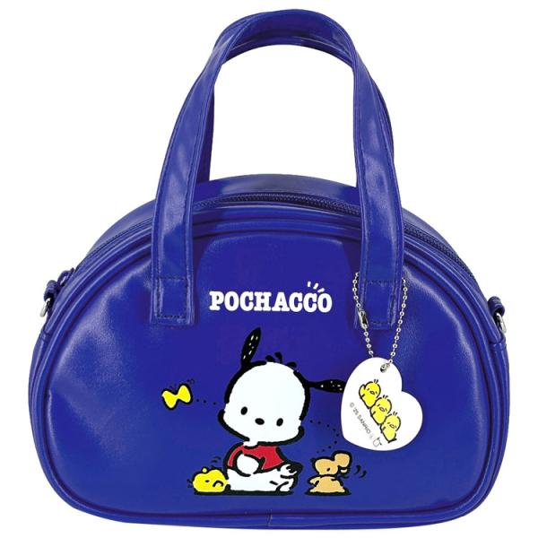 ［商品仕様］【サイズ】 本体：約W190×H135×D70mm(ハンドル含まず) ショルダー：約W10×H130mm 【素材】合成皮革/裏地：ポリエステル 【特長】かわいいハートのアクリルチャームと、おでかけに便利なショルダー付き！ 【原産...