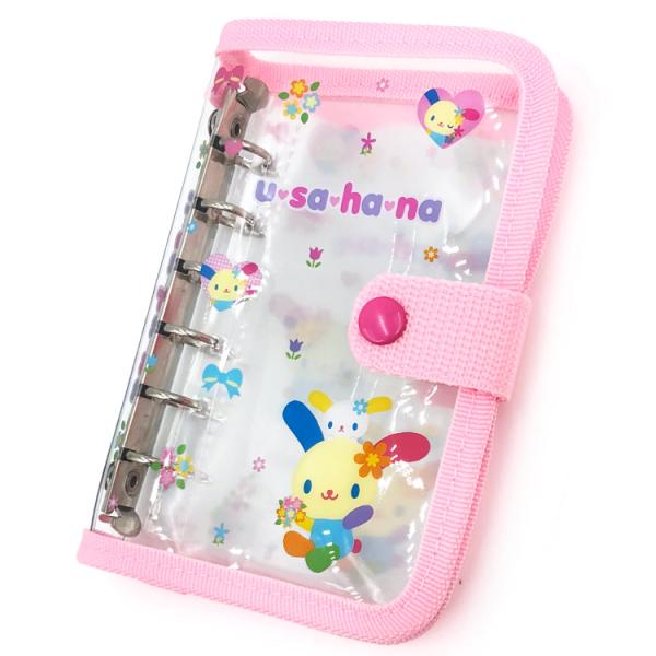 ［商品仕様］【サイズ】 本体：約H160×W120×D30mm パッケージ：約H165×W125×D32mm 【素材】PVC、ポリエステル、金属［特記事項］※画像はあくまでも商品イメージになります。実際の商品と色や仕様が異なる場合があります...