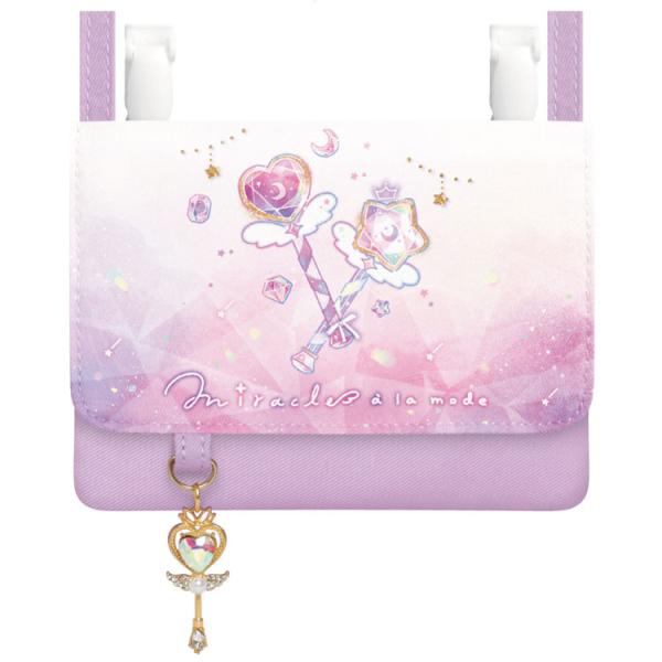 ［商品仕様］【サイズ】 本体：約H115×W150×D16mm パッケージ：約H155×W150×D16mm 【素材】ポリエステルツイル 【重量】約50g 【特長】ステッキチャーム付 【原産国】中国［特記事項］※画像はあくまでも商品イメージ...