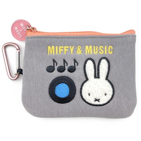 ［商品仕様］【サイズ】約H130×W95×D15mm 【素材】綿・ポリエステル・PE・ナイロン・不織布・アクリル・亜鉛合金・鉄・ABS・アルミニウム 【特長】スウェット生地を使用。アクリルの引き手付。リール付、カラビナ付。内側にはキーリング...