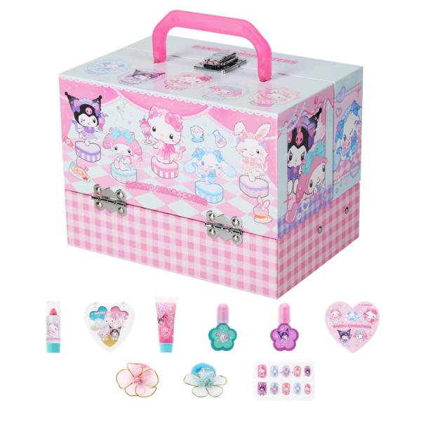 ［商品仕様］【サイズ】約W200×H150×D135mm【重量】約660g【素材】ケース：PP・紙・鉄、PETトレイ：PET【対象年齢】6歳以上【セット内容】リップグロス×1、アイシャドウパレット(3色)チップ付×1、リップスティック×1、...