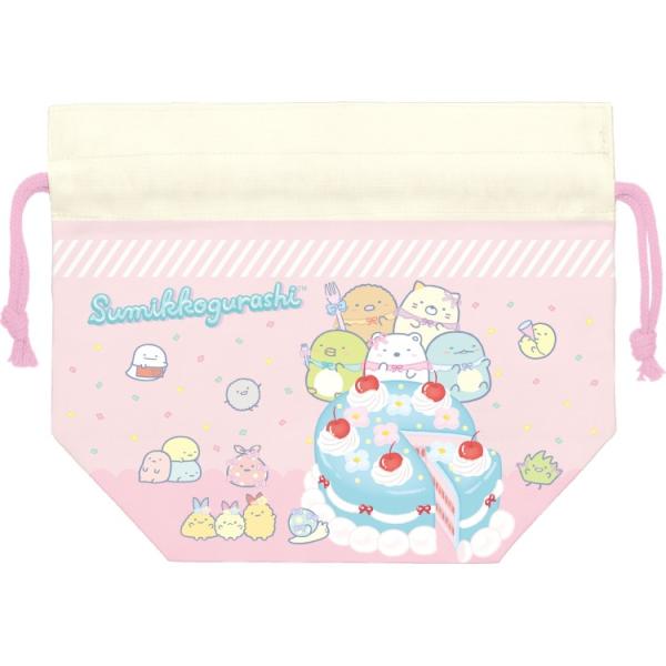 ［商品仕様］お弁当箱を入れたり、小物を入れるのに便利な巾着です。すみっコたちがカラフルなケーキに囲まれて、見ているだけでときめくファンタジーなデザインです♪ポップな雰囲気でランチタイムがもっとハッピーに☆【サイズ】約215×250×110m...