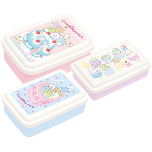 ［商品仕様］入れ子式でコンパクトに収納できるシール容器3個セット！すみっコたちがカラフルなケーキに囲まれて、見ているだけでときめくファンタジーなデザインです♪ポップな雰囲気でランチタイムがもっとハッピーに☆保存容器としても便利♪【内容】3個...