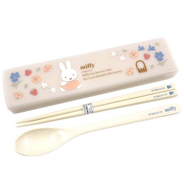 ［商品仕様］【サイズ】本体：約W47×H190×D17mmパッケージ：約W60×H235×D20mm【内容】18cmの箸、スプーン付【仕様】食洗器・乾燥機OK抗菌仕様(フタ以外)【素材】ケースフタ：AS、ケース本体・スプーン：ABS、クッシ...
