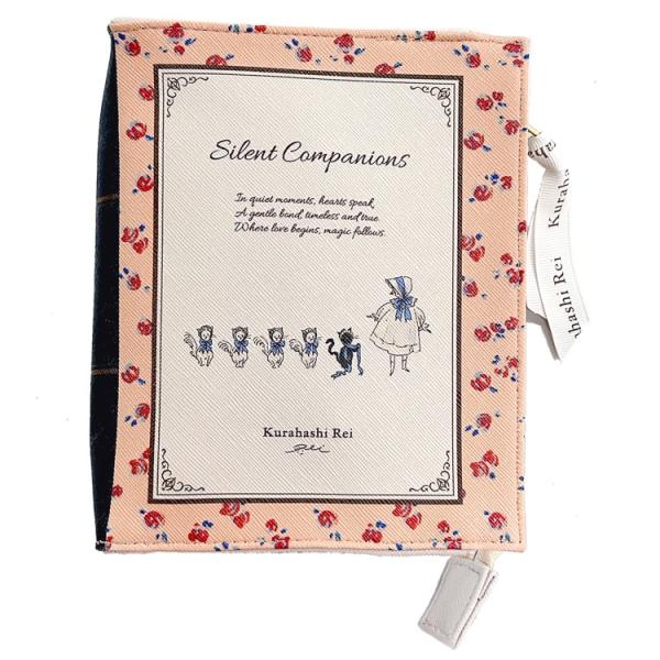 ［商品仕様］【サイズ】本体：約W13×H16.5×D3.5cm【素材】表面：PVC100%・裏地：ポリエステル100%【生産国】中国［特記事項］※画像はあくまでも商品イメージになります。実際の商品と色や仕様が異なる場合がありますので、予め御...