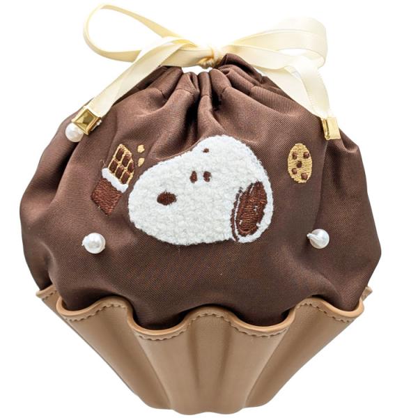 ［商品仕様］サガラ刺しゅうがぷっくりかわいい、チョコレートがテーマのアイテムです♪ 【サイズ】約直径120mm 【素材】ポリエステル、合成皮革 【原産国】中国 【特長】裏面型押しネーム［特記事項］※画像はあくまでも商品イメージになります。実...