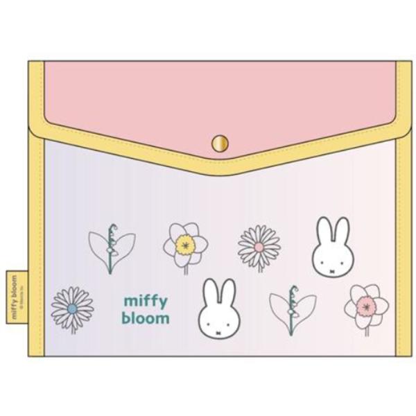 ［商品仕様］ミッフィーが様々なお花に囲まれていてお花の時期が待ち遠しい春らしいさわやかなシリーズ★【サイズ】約W235×H190×D60mm(タグ部分含む)【仕様】表面は透明PVC生地、裏面は色付きPVC生地使用内側にポケット1つ付き【素材...