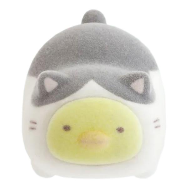 ［商品仕様］すみっコたちがねこに変身？今日はみんなでねこぐらし♪のんびりごろごろ、あなたに癒しをおとどけします。【サイズ】約30×30×35mm【素材】ATBC-PVC【仕様】フロッキー加工【生産国】中国【特長】のび〜っのポーズ♪［特記事項...