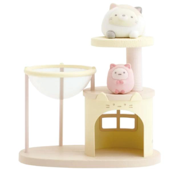 ［商品仕様］【サイズ】約110×100×65mm【内容】キャットタワー、マスコット1体【素材】　本体：ABS樹脂　ねこのマスコット：ATBC-PVC【仕様】フロッキー加工【生産国】中国【特長】　ドームはクリア素材！　ねこは取り外せるよ！机の...