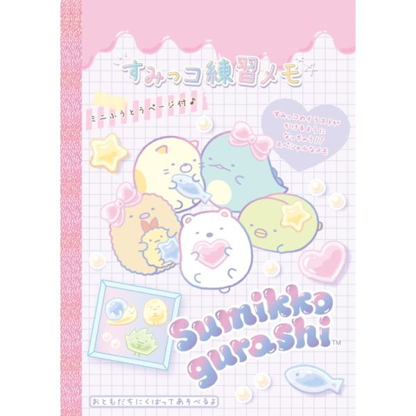 ［商品仕様］【サイズ】約148×105×9mm【素材】表紙：塩ビ【仕様】ホログラム表紙、クロス巻き【内容】カラフル本文4種丁合80枚【生産国】日本【特長】　すみっコぐらしのかわいいイラストが練習できちゃう♪　切り取って作れるミニ封筒ページ付...