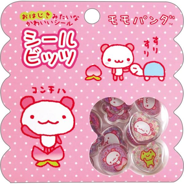 ［商品仕様］モモパンダは桃から生まれた、桃が大好きな桃色のパンダ。妹のコモモパンダや友達のカメくんやカエルくんといっしょに、桃をめぐって楽しい毎日を過ごしています!【パッケージサイズ】約100×100mm【サイズ】約20×20mm【素材】ア...