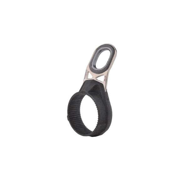 チタンフレームとカーボン強化樹脂のハイブリッドガイド。磯上物竿用。