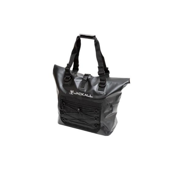 ポリエステル系の繊維を合成樹脂フィルムではさんで溶着したターポリン素材を採用。水に強く、摩擦にも強い生地のためハードユーズも安心です。多少の汚れはふき取ることができるため、お手入れも簡単。水辺のアクティビティに最適です。大容量のメインコンパ...