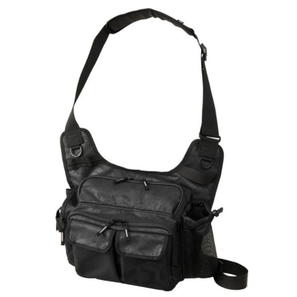 様々なフィッシングシーンで求められる、身体へのフィット感を追求したショルダーバッグ。開閉、取り出しの楽なパイピング付き大開口部。メインルームに中型ボックス（26×19cm程度）を2−3個収納可能。小物類を別けて収納できるフロントポケット、サ...