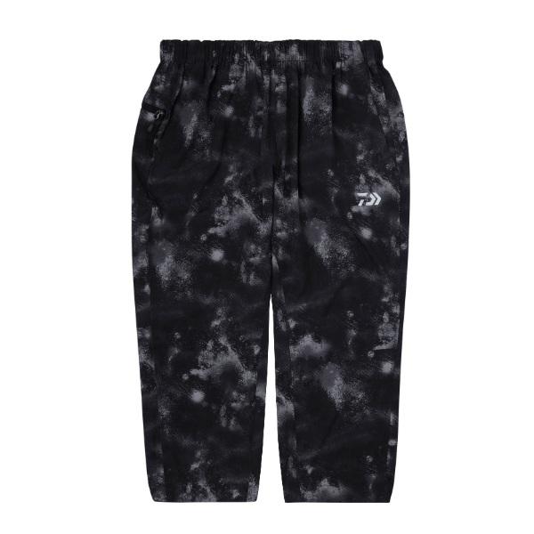 撥水×ストレッチ×軽量素材で水辺シーンをより快適に。UVケア（UPF50+）、軽量で動きやすい素材を採用。撥水加工を施すことで、不快な濡れ感を軽減。ひざ下までのクロップド丈でロングパンツよりも涼しく、うごきやすい着用感が特徴。ファスナーポケ...