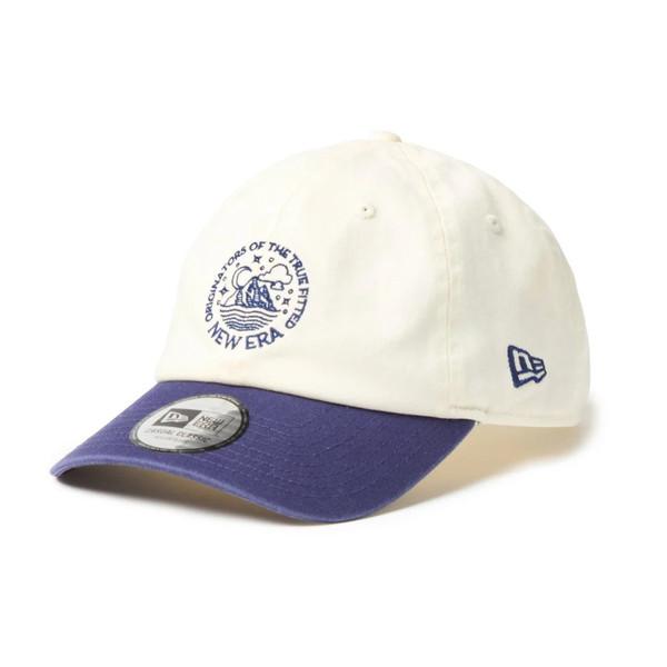 アウトドアモチーフのオリジナルロゴデザインをレイアウト。リアストラップにはAIM FOR THE HIGHESTの刺繍入り。トップボタンは濡れた際の錆をさけるプラスチック製。シルエットはフロント部分に芯がなく柔らかな被り心地が特徴。フロント...