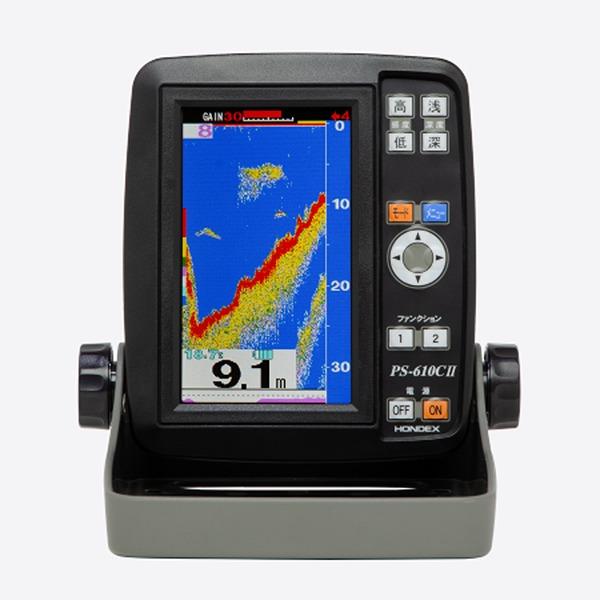 コンパクトなサイズとリーズナブルな価格、さらに使いやすい操作で、魚探がはじめての方でも安心して使うことができるモデルです。 PS-610C2は液晶のフロントパネルにガラスパネルを採用したことで視認性が向上しました。また空気層がない密着構造で...