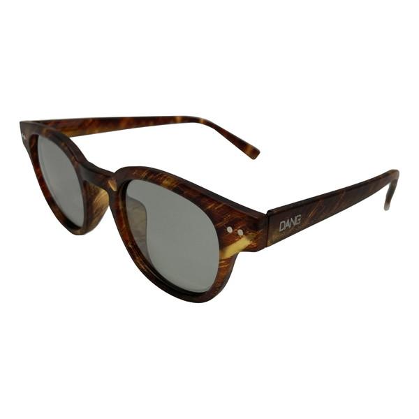 やや小さめのボスリントンがベースでスプリングヒンジ搭載のモデル「SELECT」（セレクト）。鼻の当たる部分も従来モデルより約2mm高くしたアジアンフィットで、フレーム素材には安全性の高いTR90を使用。