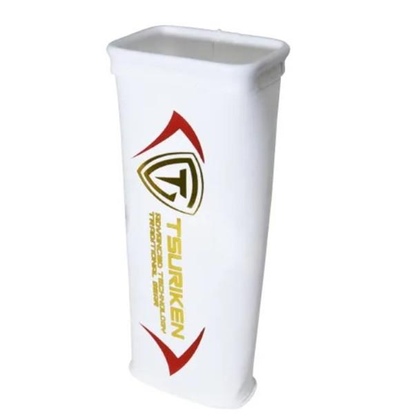 マキエシャクの保持と洗いやすさを両立したボディ形状。釣研バッカンに取り付けたままフタが閉じられるオリジナルフック。Ｍサイズなど、大型のカップも楽に洗える余裕のサイズ。