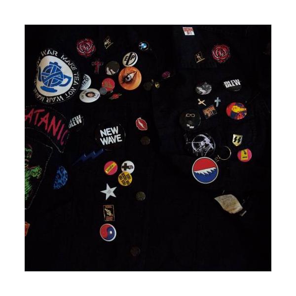 最新曲「Die Young」やジャマイカ人アーティストTommy Lee Spartaをフューチャーした「暗い夜」を含む全14曲。3枚組の初回盤のDVDにはミュージック・ビデオや、ジャマイカでのメイキング、ここでしか観れないライブ映像を収録...