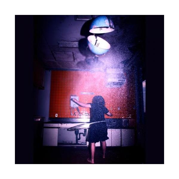 KID FRESINO新曲が10インチレコードで発売。三浦淳悟(Ba)、佐藤優介(Pf)、斎藤拓郎(Gt)、石若駿(Dr)によるバンド編成でレコーディングを敢行。【2026年7月中旬発売】※発送は2026年7月中旬以降となります。※他の商品...