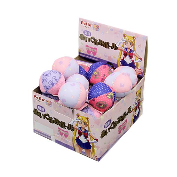 1個単位のバラ売りですのでご注意下さい。ランダムに発送致します。「セーラームーン」とのコラボ！かみ心地のよいぬいぐるみボール。ネコちゃんが大好きなまたたび入。サイズ：約5.5×6cm原材料：ポリエステル・またたび（粉末）