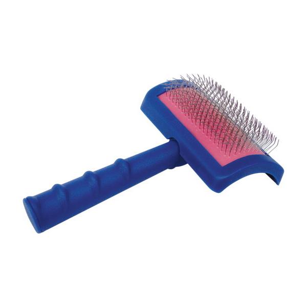 犬のことを最大限に考えて開発されたショーテックスリッカープロも驚く効率がいい、使いやすさ抜群のスリッカーブラシです。軽量でグリップ付きの長い持ち手は持ちやすく、手と手首にかかる負担と疲れを軽減します。ピンも長めなので、毛量が多く、届きにくい...