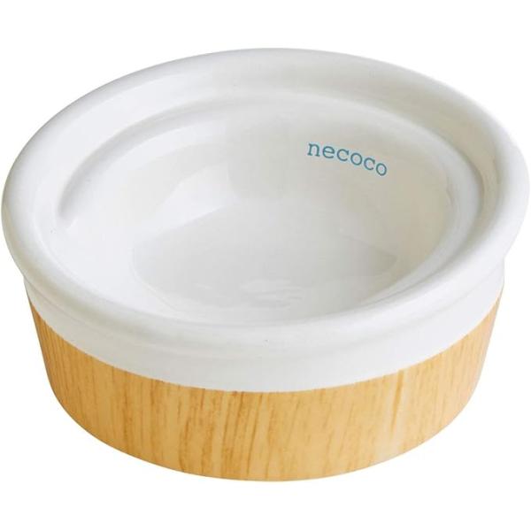 陶器なので、キズが付きにくく汚れを落としやすい。インテリアに馴染むデザイン。突起形状によりフードを食べやすい。傾斜により、フードが手前に集まりやすく残しにくい形状。深さが浅く舐めとりやすい。ウェットフード向き。