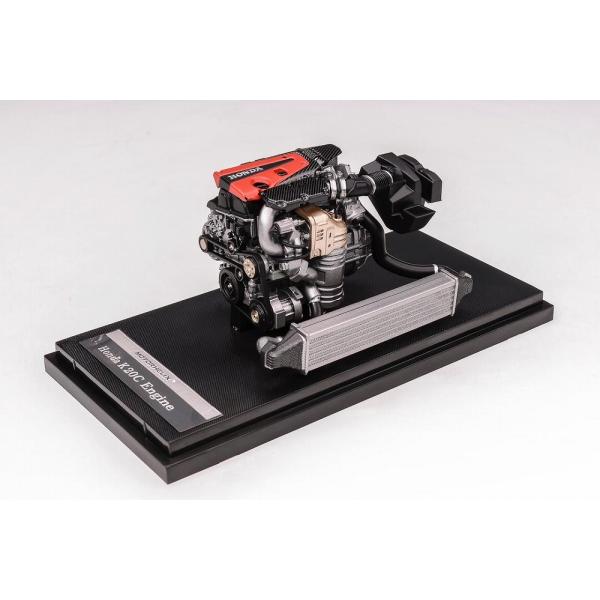 ホンダ シビックタイプR FL5に搭載されているK20Cエンジンが1/18スケールになって登場しました。※ヘッドカバーは運送中の破損防止のため、本体台座の裏に別途保管されている場合がございます。ご到着後、お客様ご自身にて装着をお願いします。...
