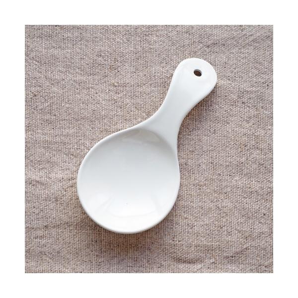 ◆日本茶・紅茶のティータイムに白いホーローのワンポイント茶さじ　ティーキャディースプーン ティーメジャーホーローのやさしい雰囲気がかわいい 清潔感のある白さりげなくかわいいアイテムをプラスして、気持ち良いティータイムを。　◆一つ一つ職人さん...