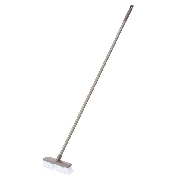 隅のゴミを掃きだす台形ヘッド。スペア互換性のあるねじ込み式のヘッドで用途に応じたブラシに簡単に交換できます型番：CL717-240U-MBJAN：4903180176175製造販売元：山崎産業株式会社