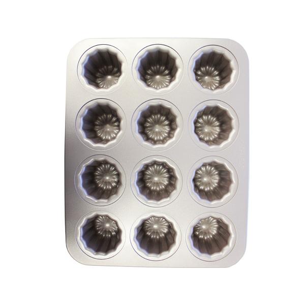 12個取りのカヌレ型です。ギフトやプレゼントとしても最適なカヌレがご自宅でも焼けるカヌレ天板です。直火や電子レンジでのご使用は出来ません。天板サイズをご確認の上、ご購入下さい。